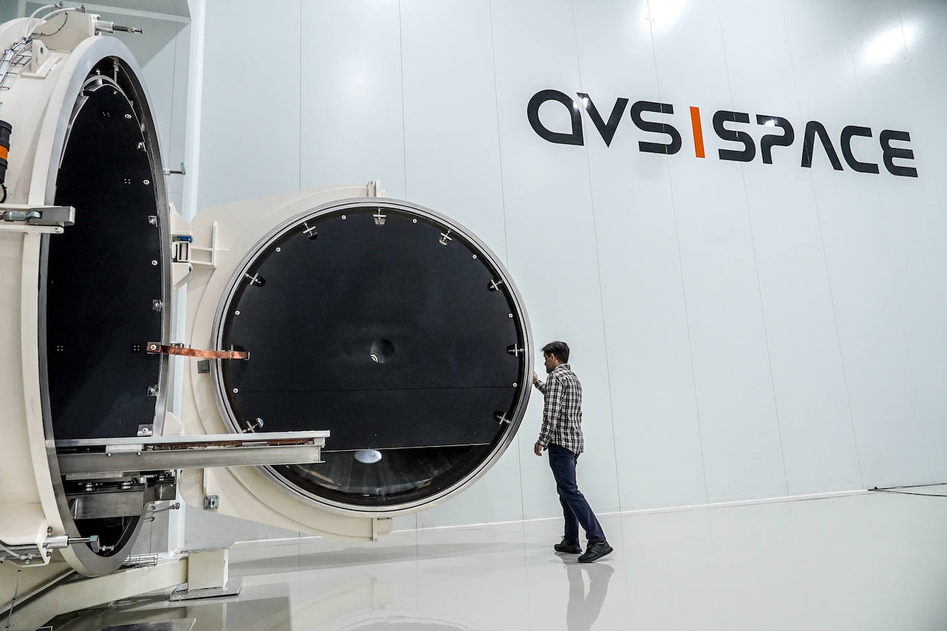 Lur-1, el primer satélite vasco | El Correo